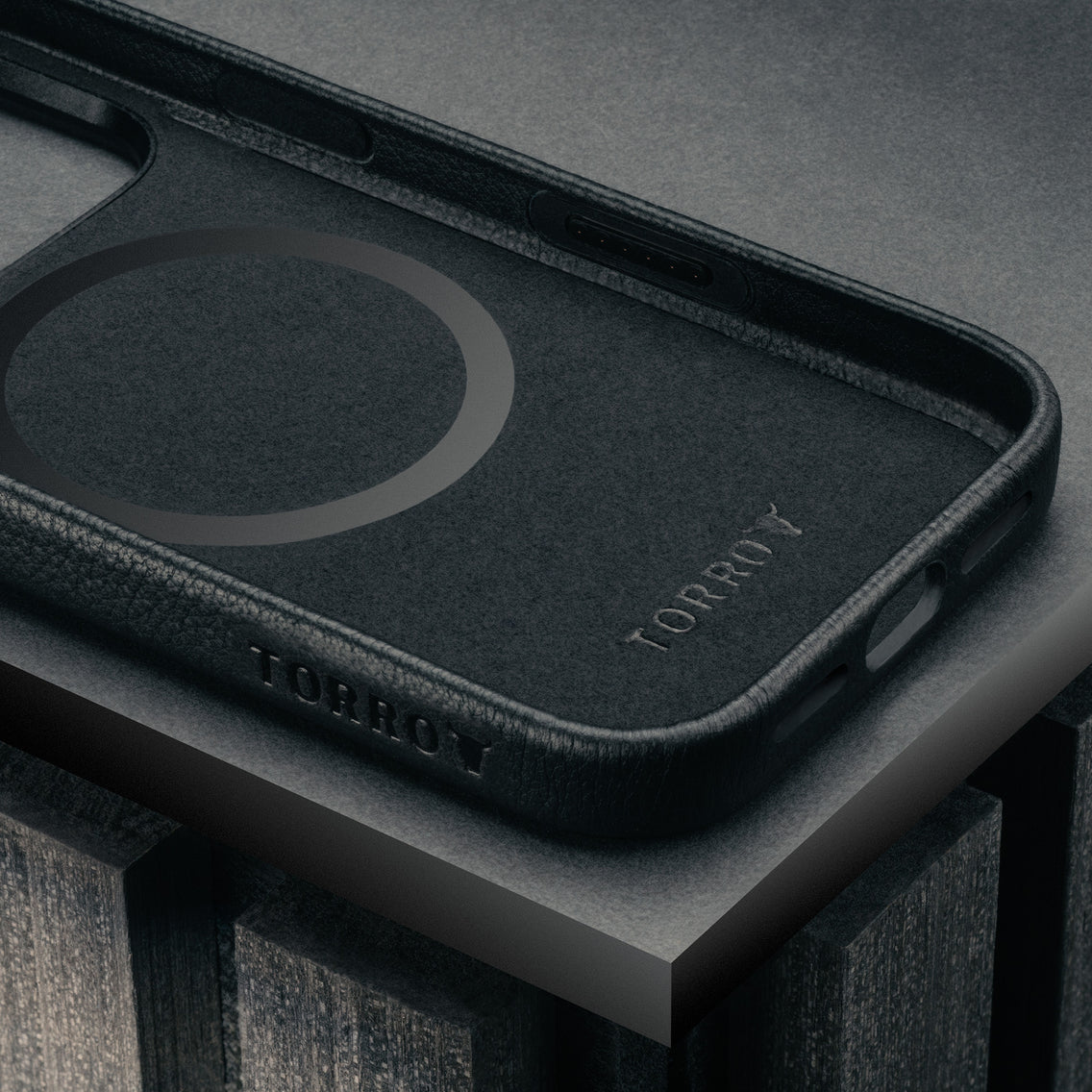 iPhone 17 Pro Leather Bumper Case (MagSafe Compatible) – TORRO